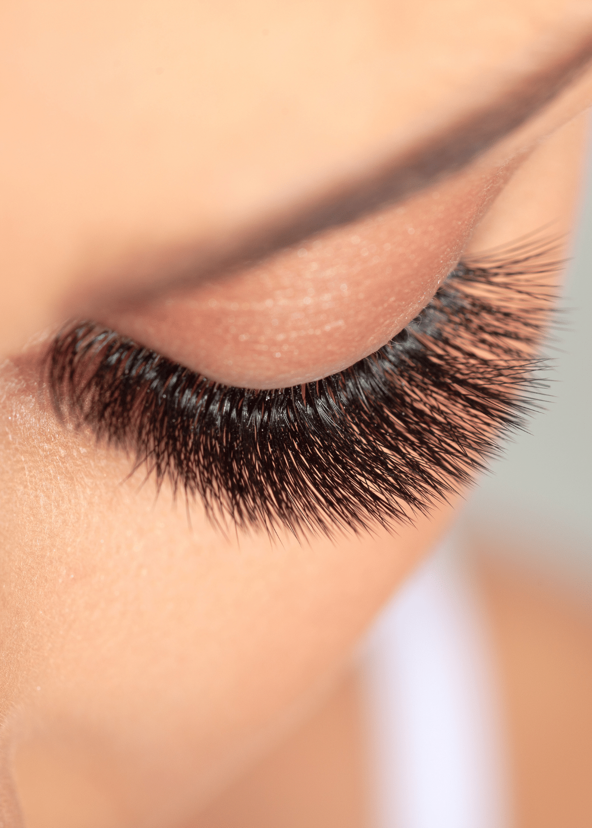 Get Long Luscious Lashes With The Best Eyelash Comb